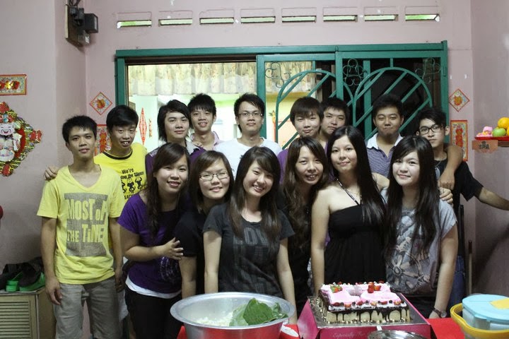 Posted by Unknown at 7:01 pm