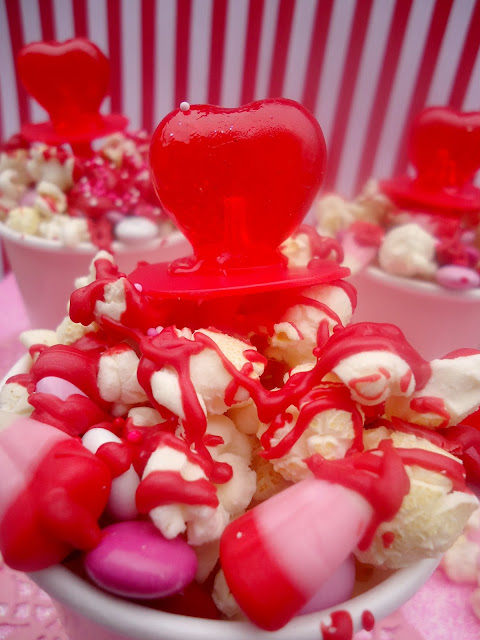 chica chocolatina: Cupid's Arrow Popcorn & Candy Munch Cups