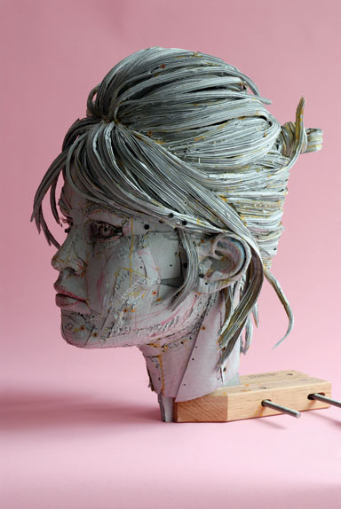 ECOMANIA BLOG: Scott Fife, Esculpiendo Cartón.