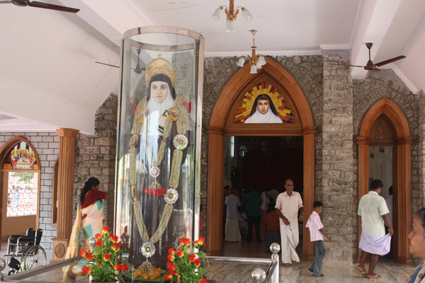 Photos of St. Alphonsa Church Bharananganam, Kerala | Kadakulam கடகுளம்