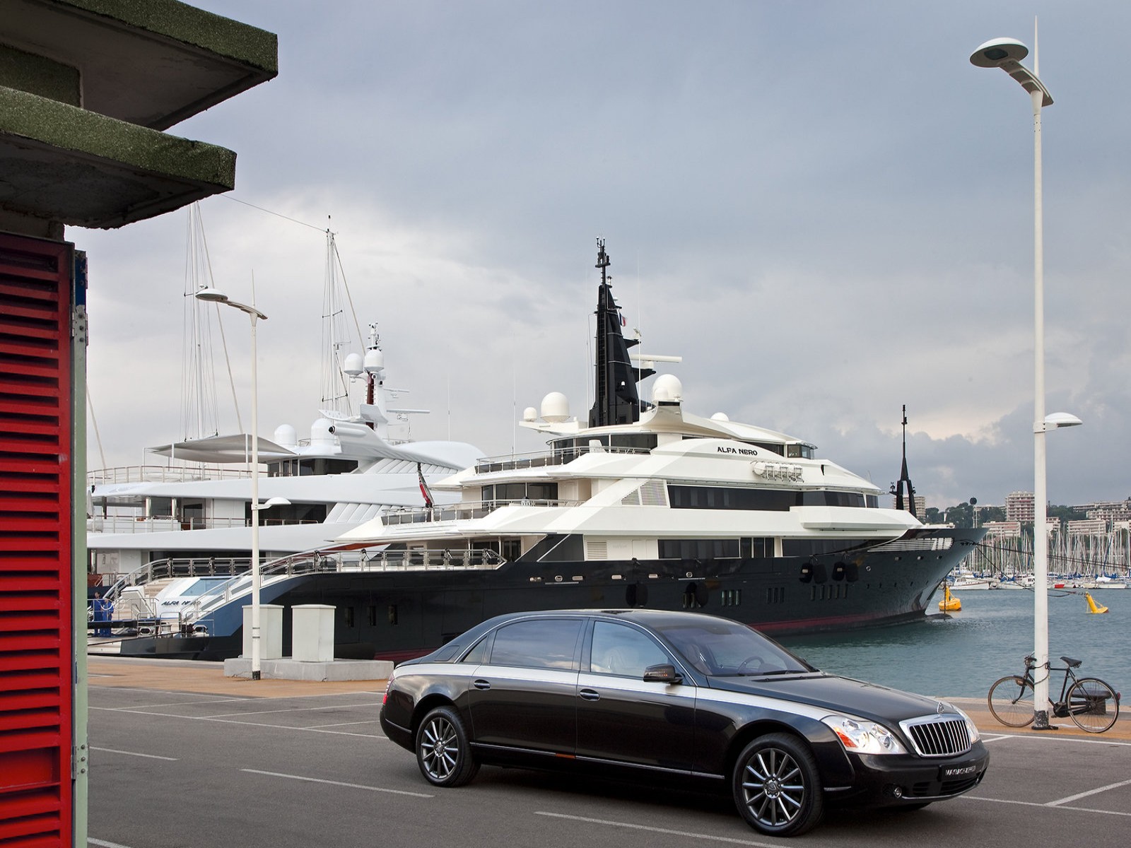 Car Pictures: Maybach Zeppelin 2010