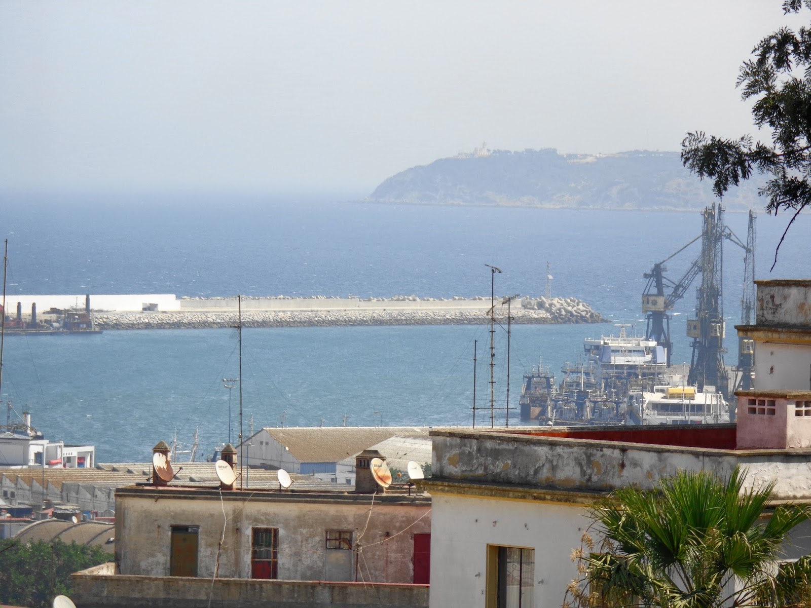 viajar cueste lo que cueste : TANGER, MI PRIMER CONTACTO CON MARRUECOS.-