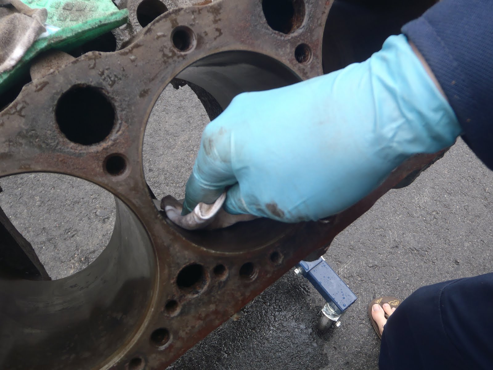 Motostuff: Cleaning the block in a caustic bath