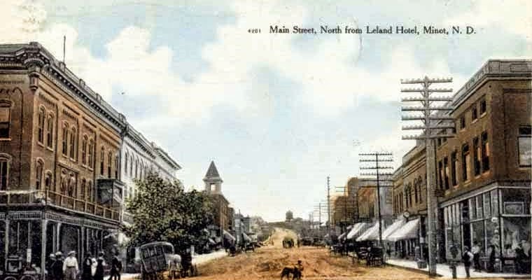 Minot-Memories: Minot’s First Christmas Tree