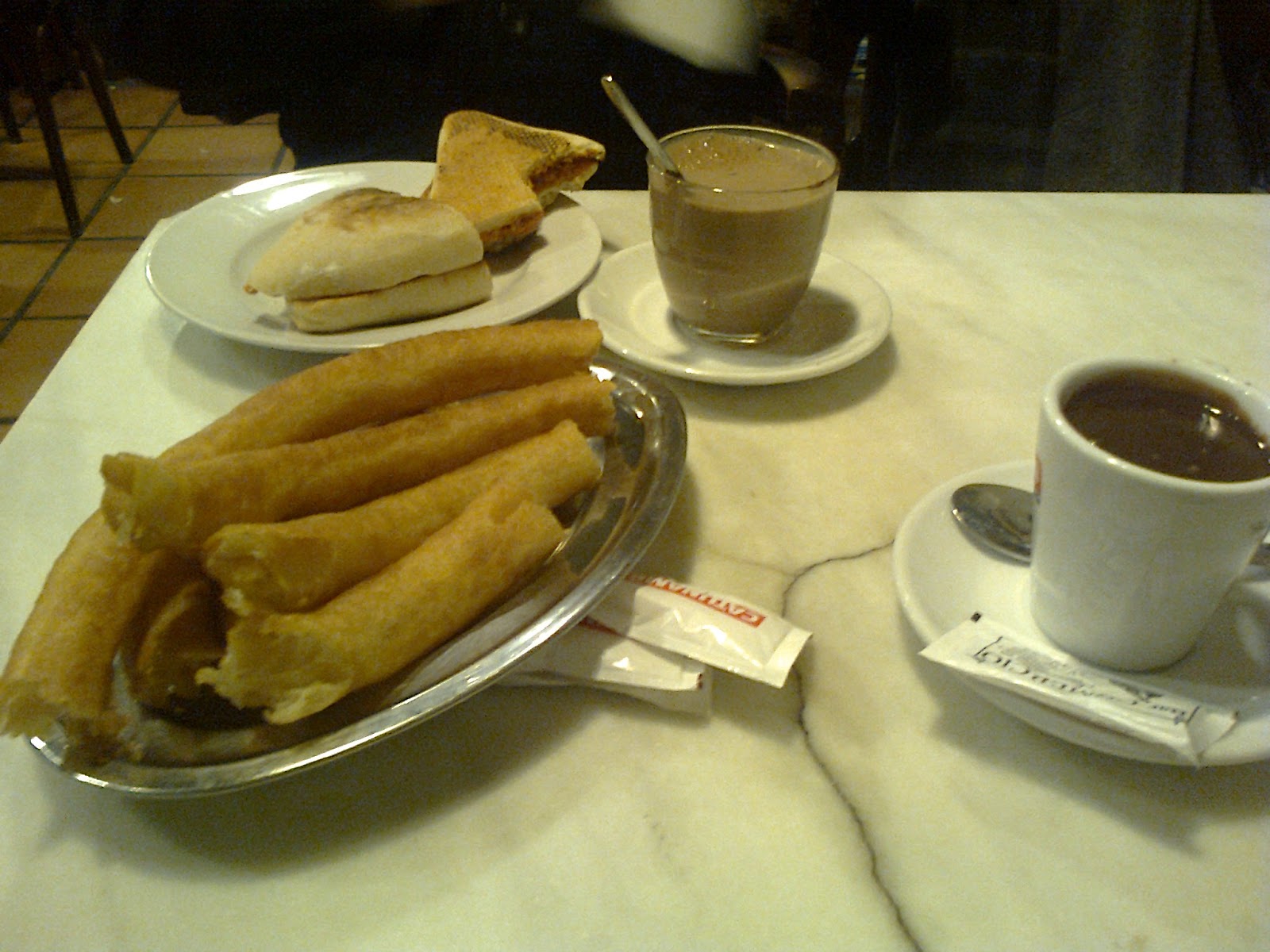 Dónde desayunar en Sevilla: Desayunar churros en Sevilla. Bar el Comercio.