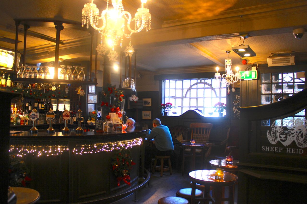 Green Gourmet Giraffe: Edinburgh pub: Sheep Heid Inn