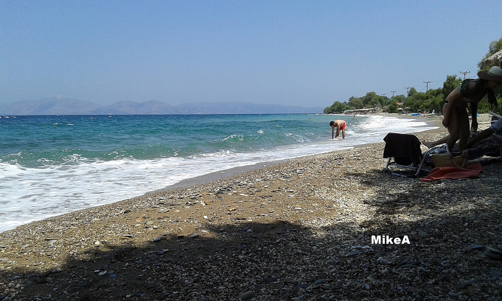 ΠΑΡΑΛΙΑ ΒΑΡΝΑΒΑ: ΠΑΡΑΛΙΑ ΒΑΡΝΑΒΑ: Κοντά ...όμορφα και καθαρά σε ...
