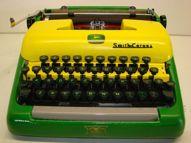 oz.Typewriter: Prettily Painted Portable Typewriters