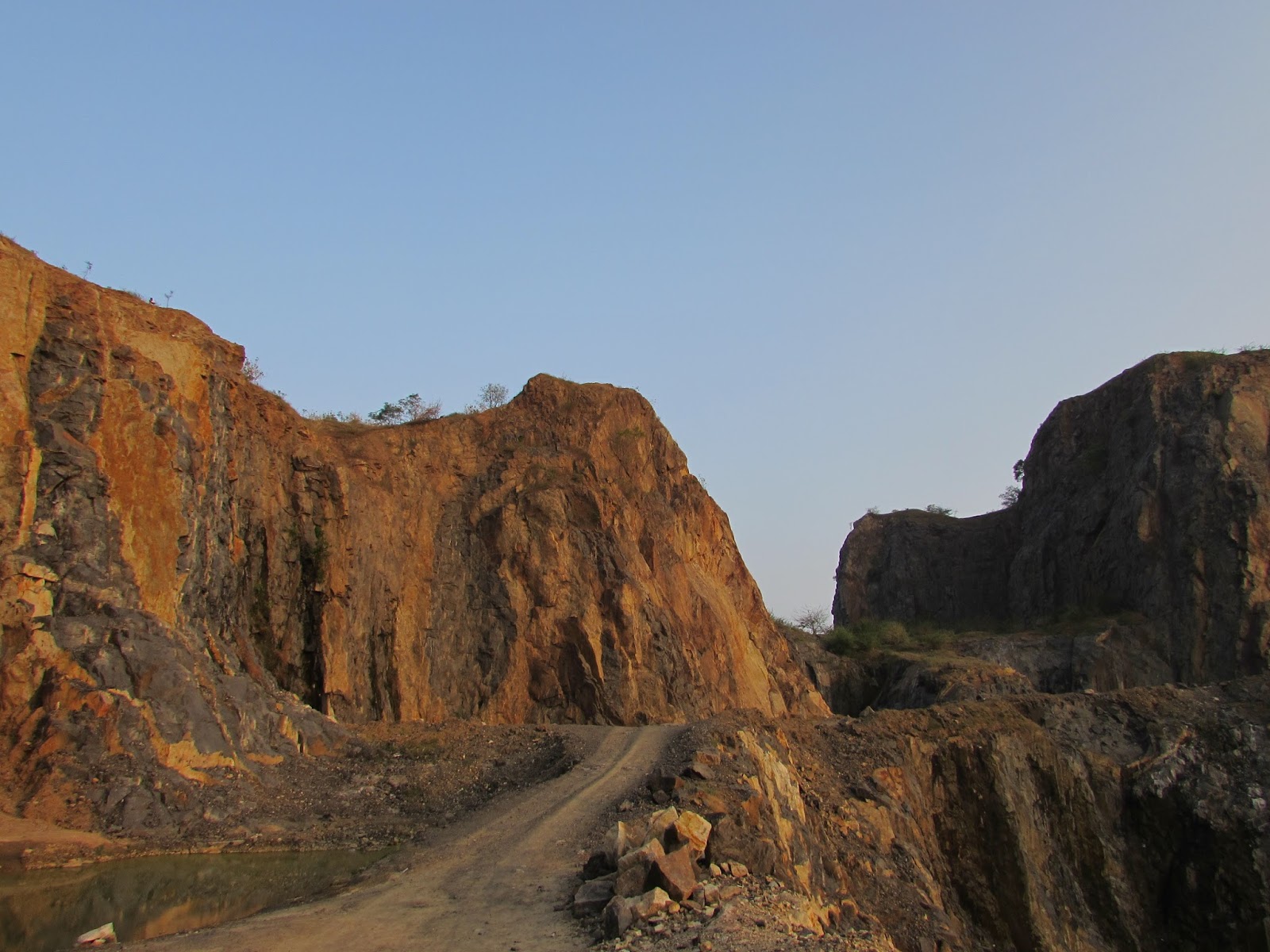 வழிப்போக்கன்!: கல்குவாரி திரிசூலம் - Gravel Quarry Tirusulam