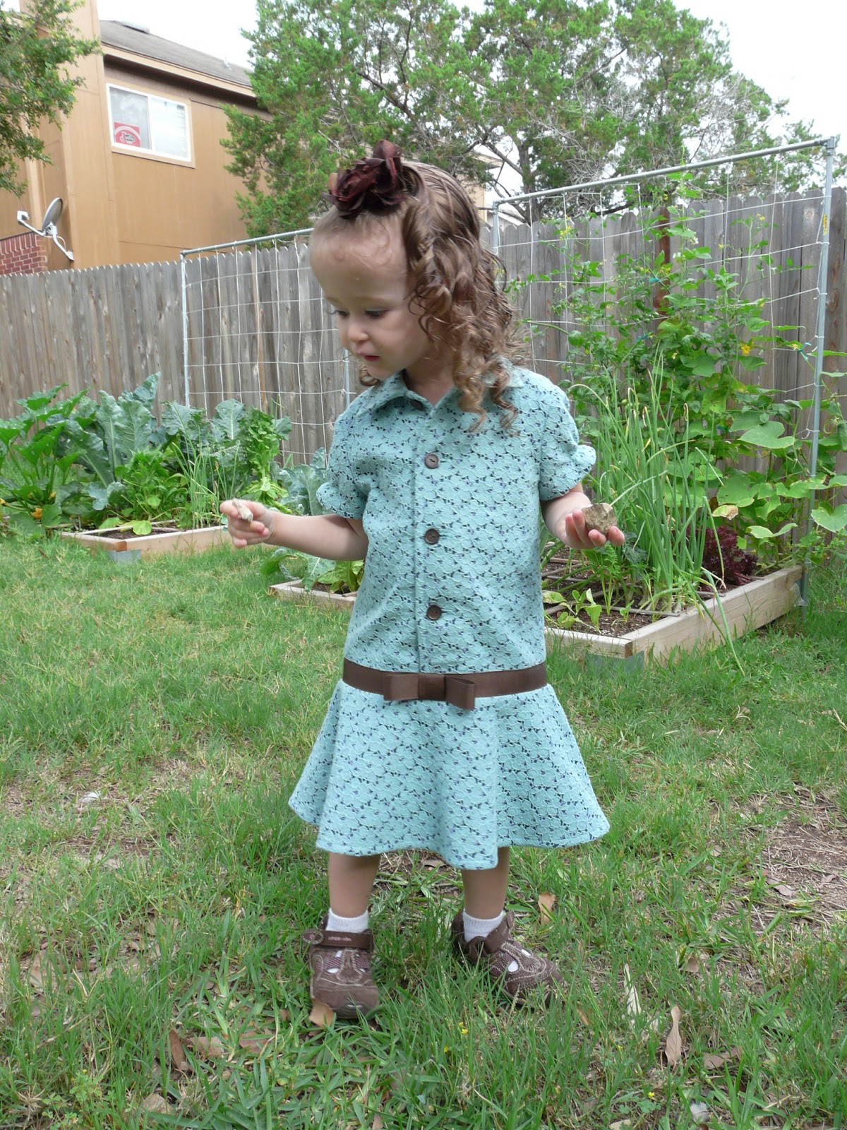 Amanda's Adventures in Sewing: Simplicity 2907 - Aqua lace toddler dress
