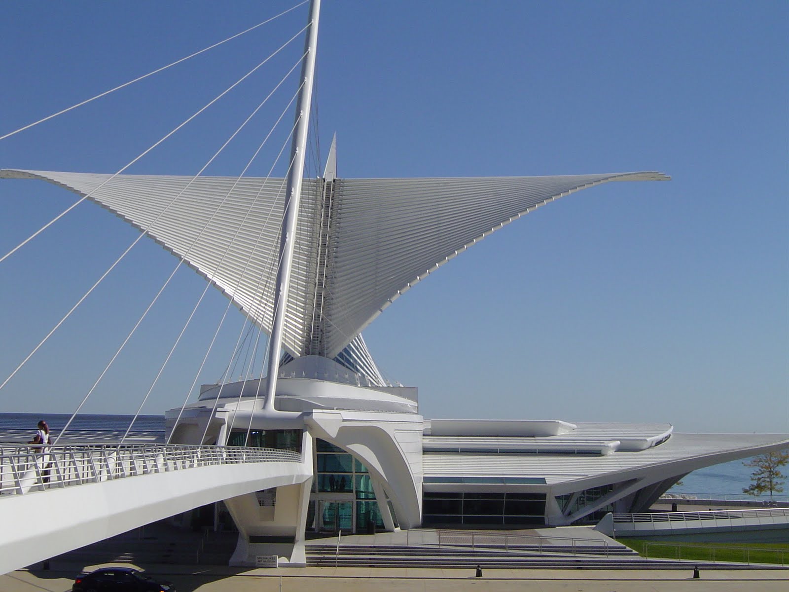 Salukitecture: Visiting the Milwaukee Art Museum