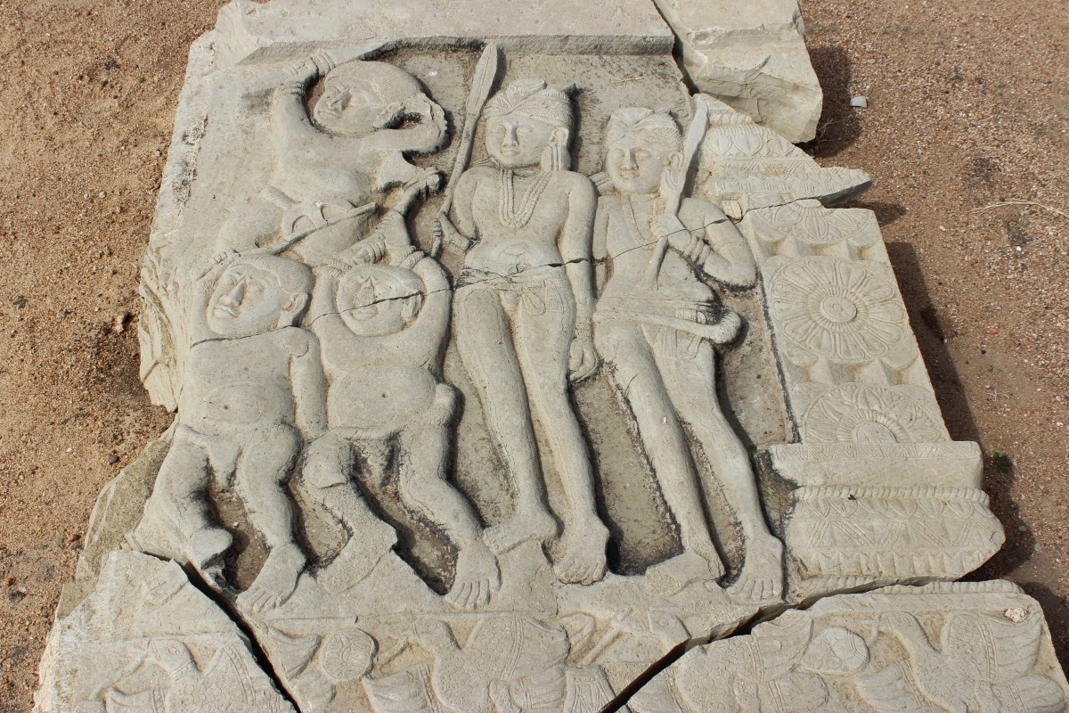 Journeys across Karnataka: Buddhist sculptures at Kanaganahalli-Sannati ...