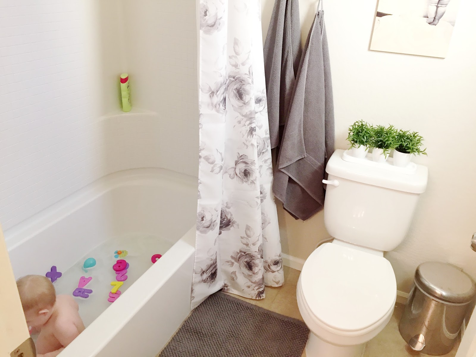 The Kids Bathroom / AUBREY KINCH