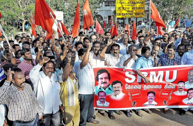 Railway Staff on Southern Railway stage protests on various issues ...