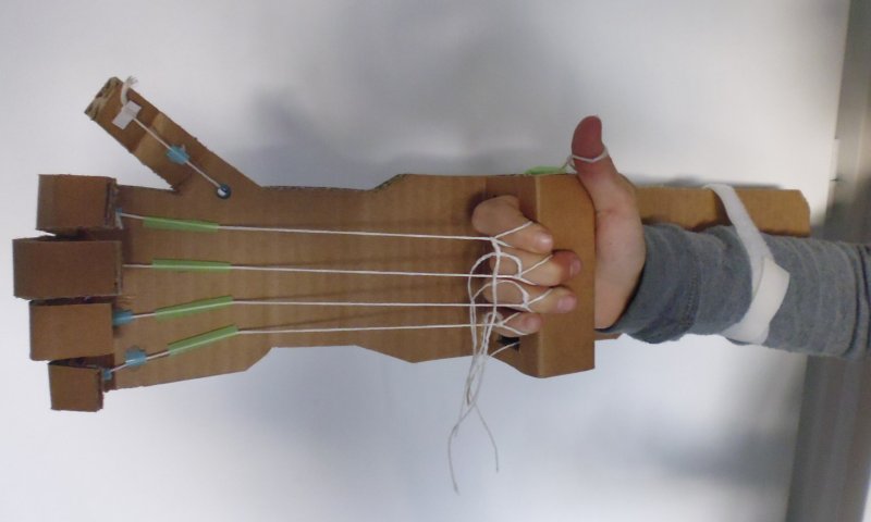 Brico des Miss: Main robot en carton