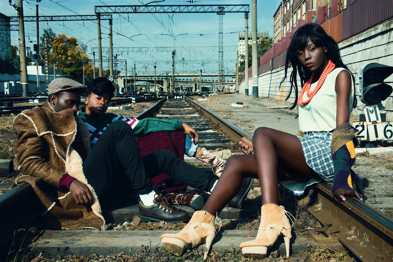 DIFFERENCE BETWEEN EDITORIAL FASHION AND ADVERTISING/COMMERCIAL FASHION ...