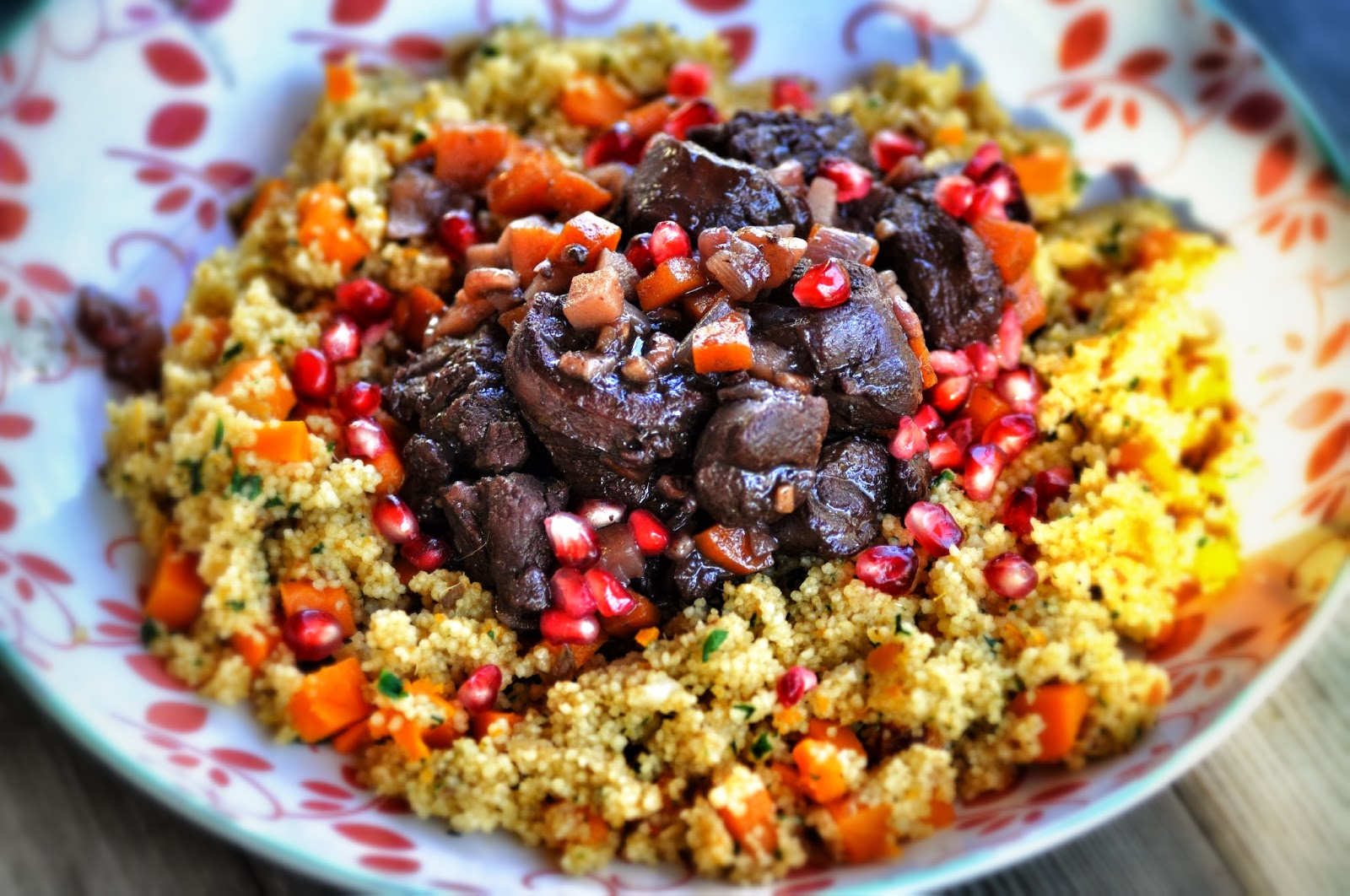 Rehragout mit Granatapfel und Kürbis-Dattel-Couscous - Kubiena - Kochblog