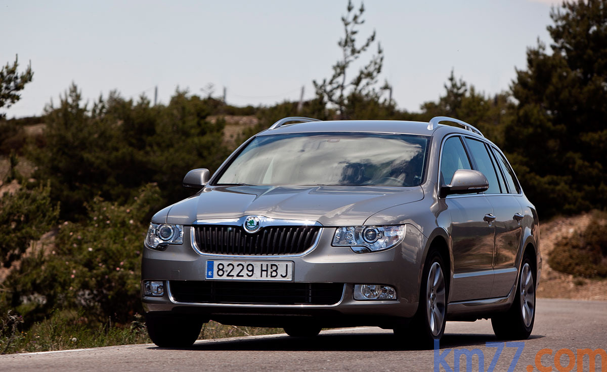 Fotos e Informações de Carros: Skoda Superb Break
