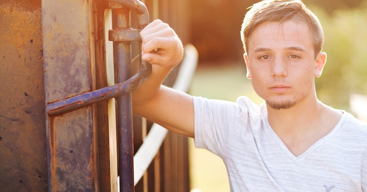 Austin Neufeld Senior {Sneak Peek} - Melissa Kyle Photography