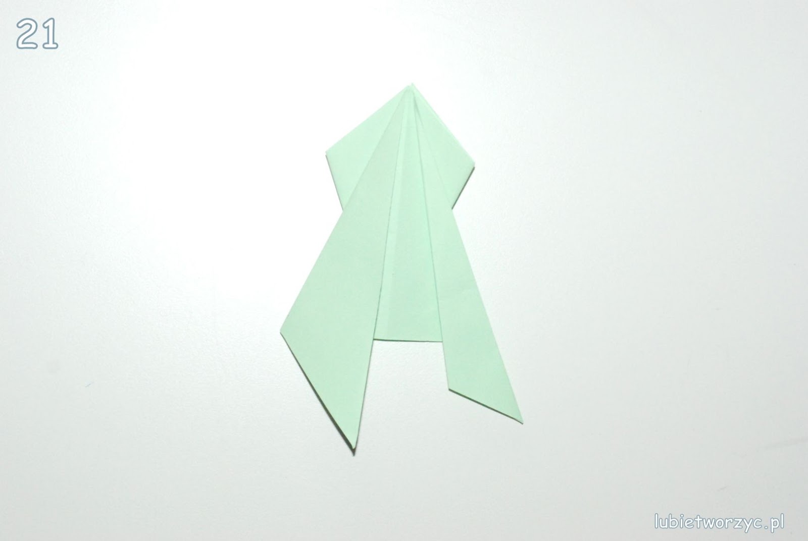 Skacząca żaba origami