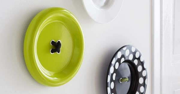 Custom Goods: DIY BIG WALL BUTTONS