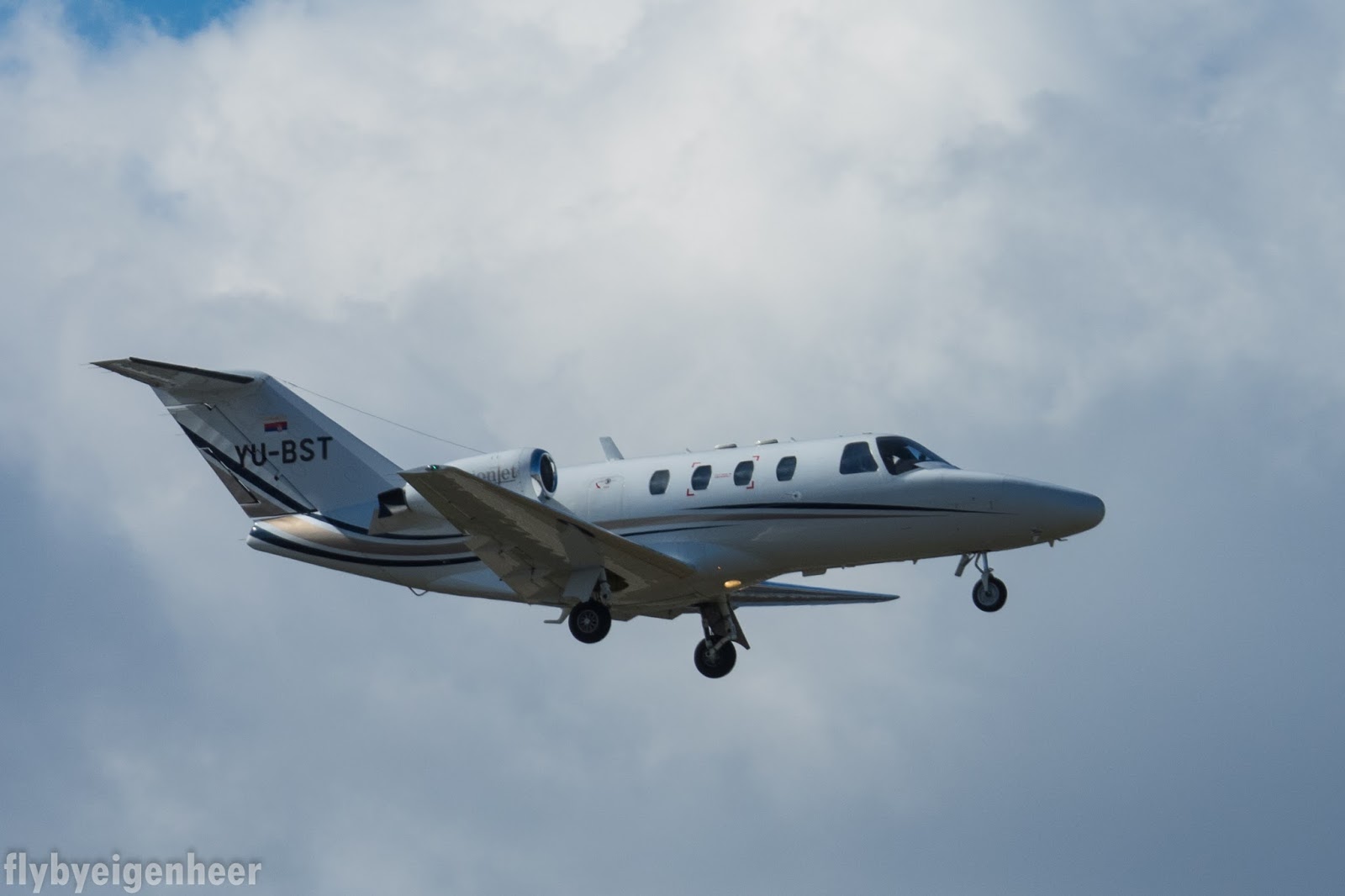FLUGZEUGE Privatjets etc: YU-BST Cessna 525 CitationJet C525