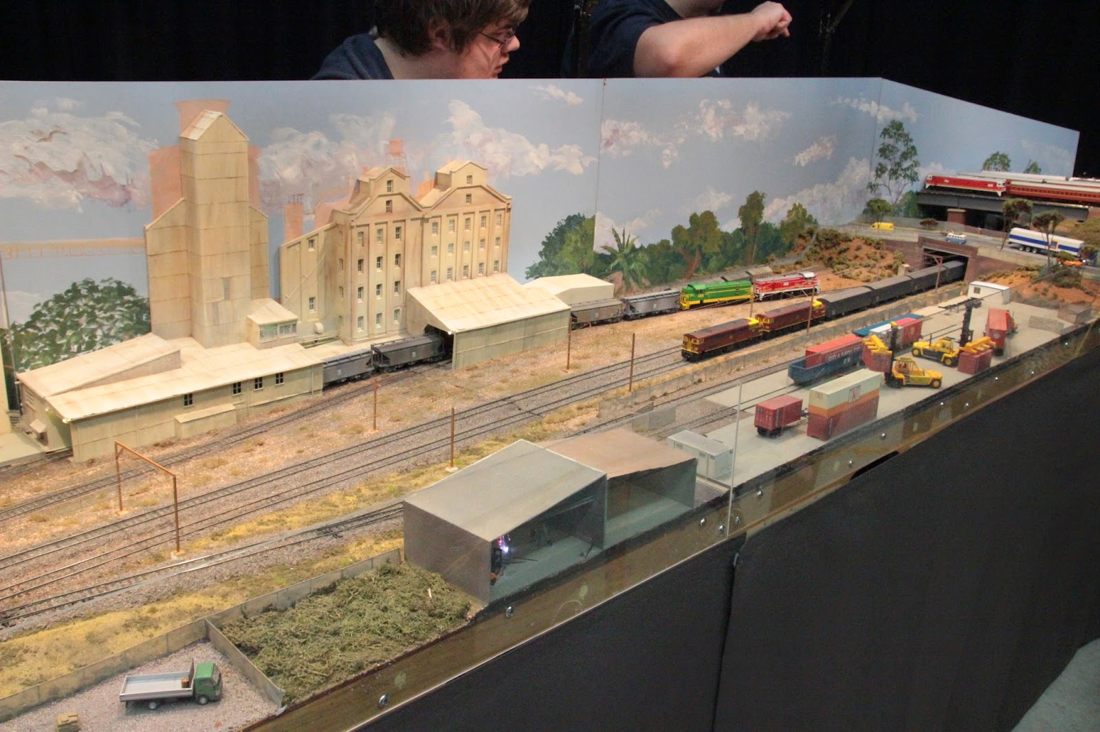 Barcoola: Hobsons Bay model Railway Exhibition 2014 report.