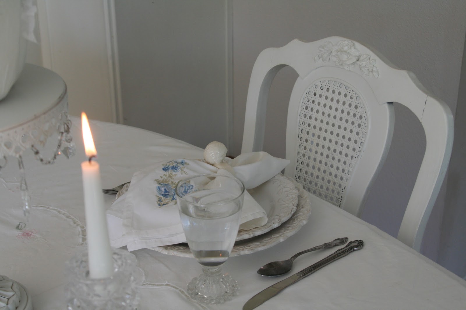 For the love of white: White Table Setting