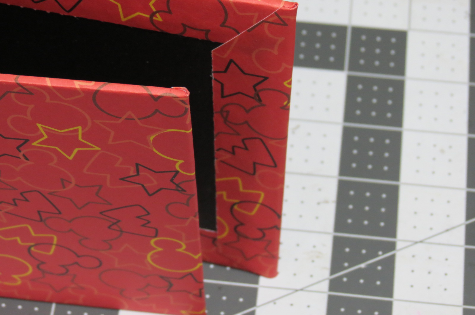 How To - Cover the mini album with pattern paper