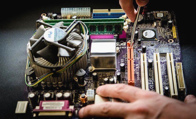 Pengertian Komputer: Fungsi, Jenis, dan Komponen Komputer