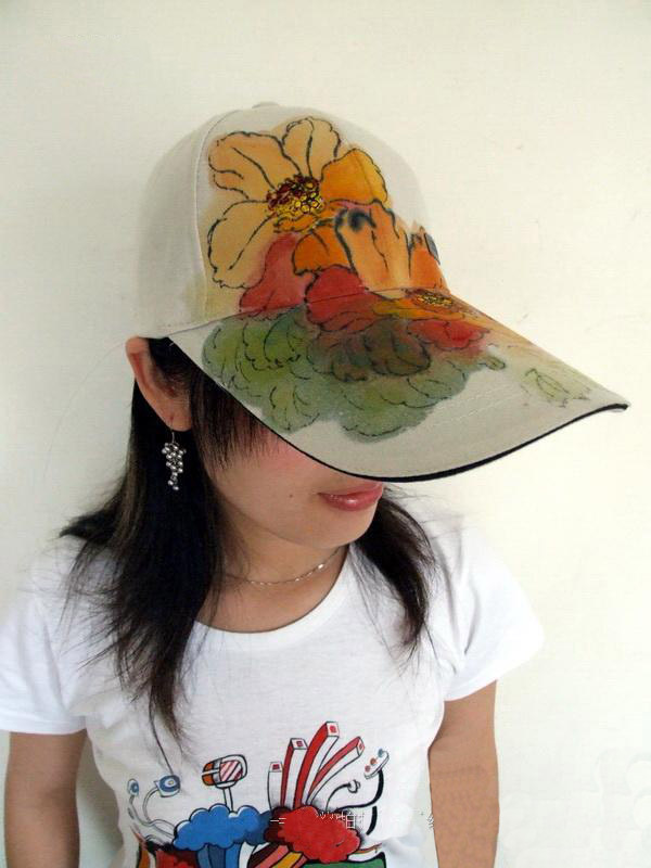 OmegaArt: Kreatif, Disain Topi Unik dan Futuristik