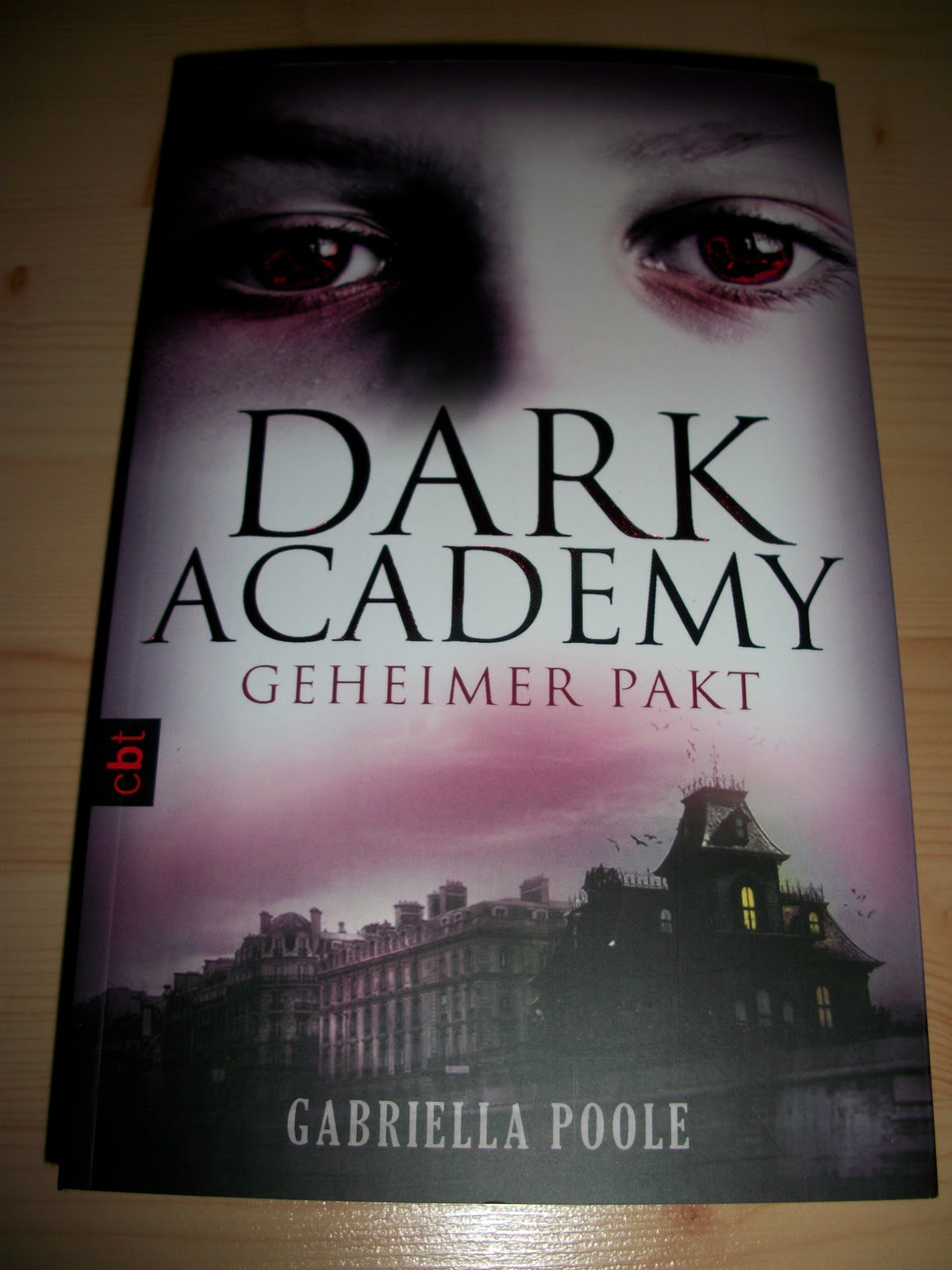 Büchersüchtig: [REZENSION] "Dark Academy - Geheimer Pakt" (Band 1)