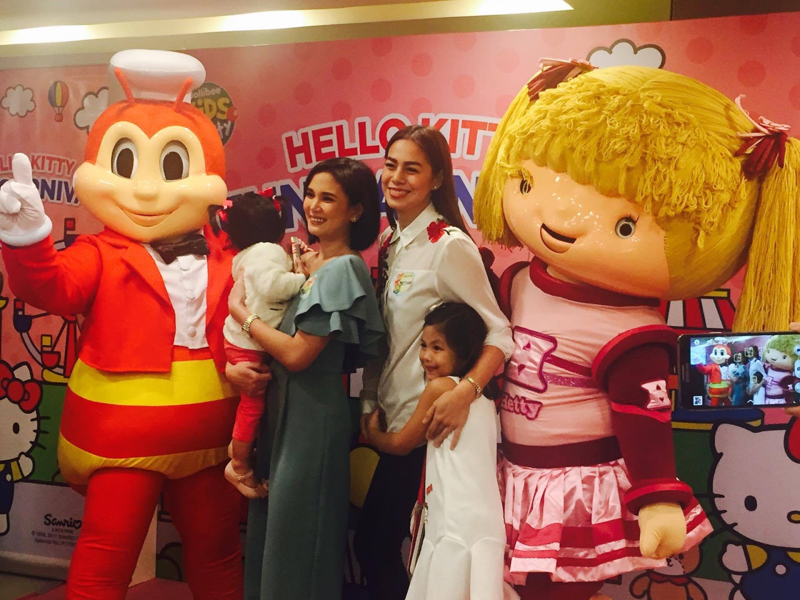 Jollibee Introduces Hello Kitty Fun Carnival Party ~ Viva Manilena
