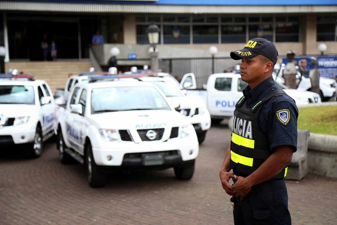 Defensa y Armas: Costa Rica compra 55 coches patrulla a Nissan y ...