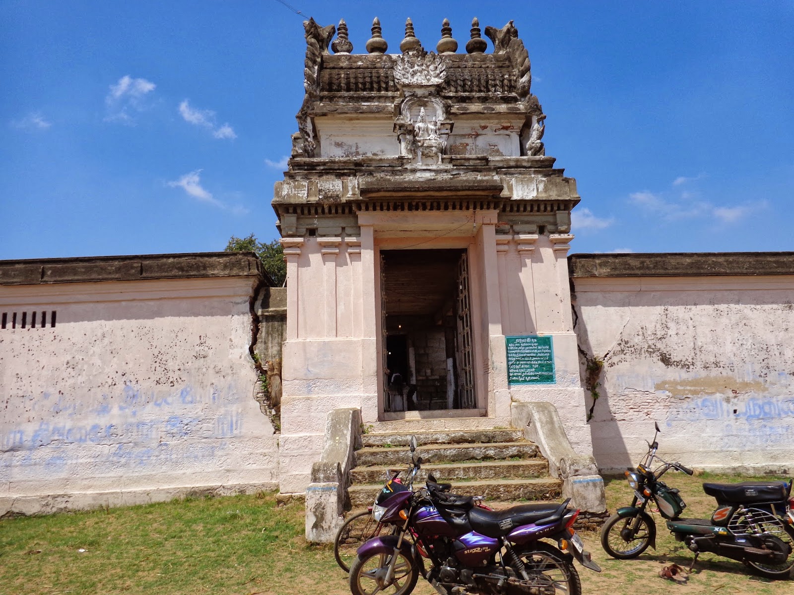 Shiva Krupa: Dilapidated Temples near Nannilam