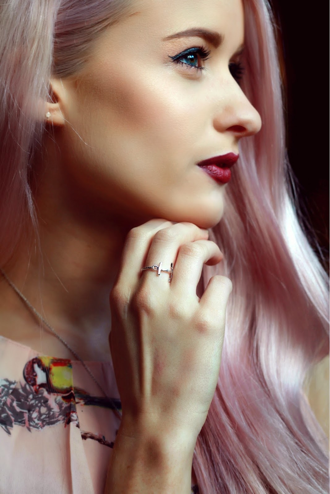 Red Lips in the Library - Inthefrow