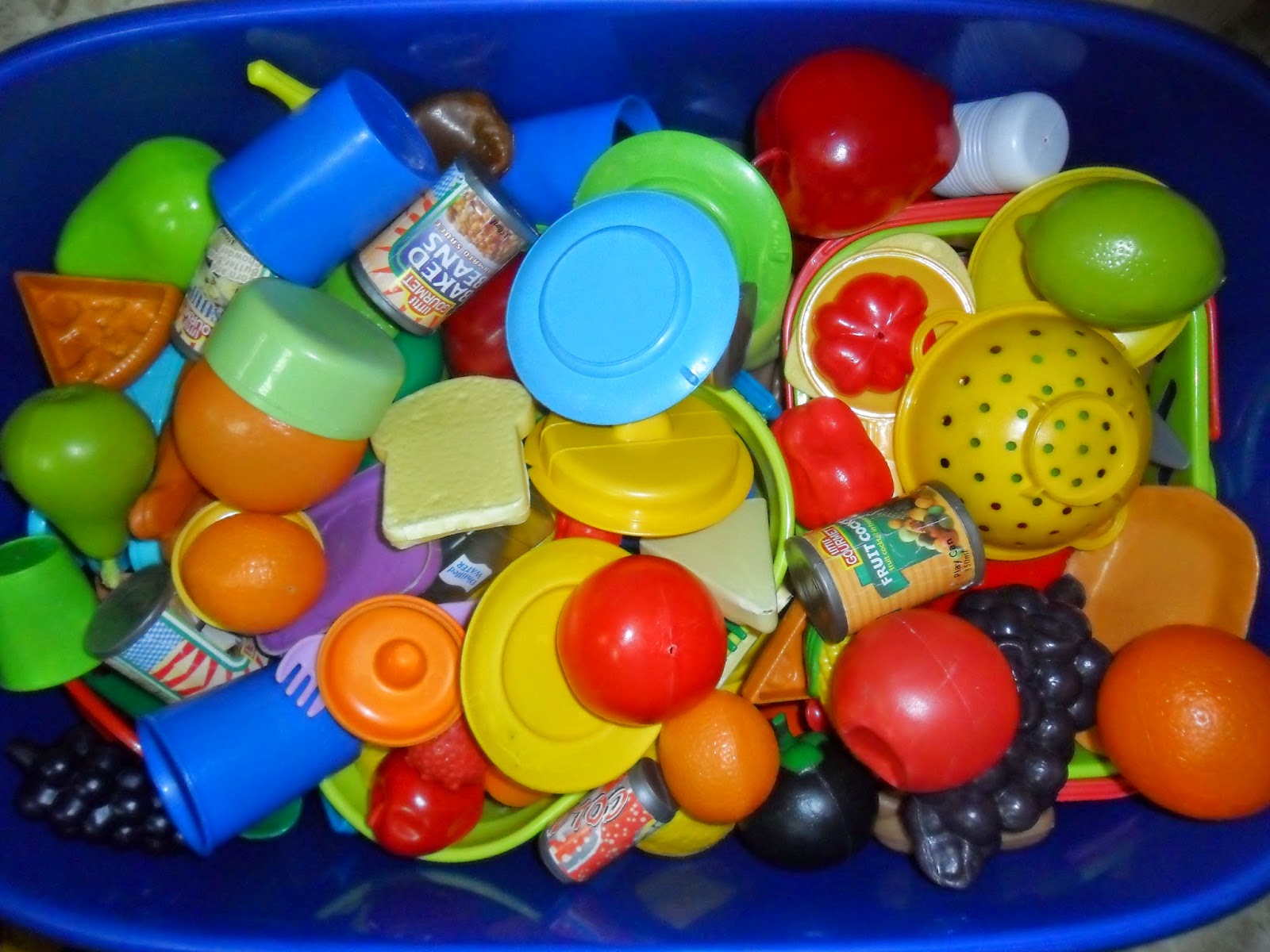 Materiales para Educación Infantil: CLASIFICAR POR COLORES OBJETOS DE ...