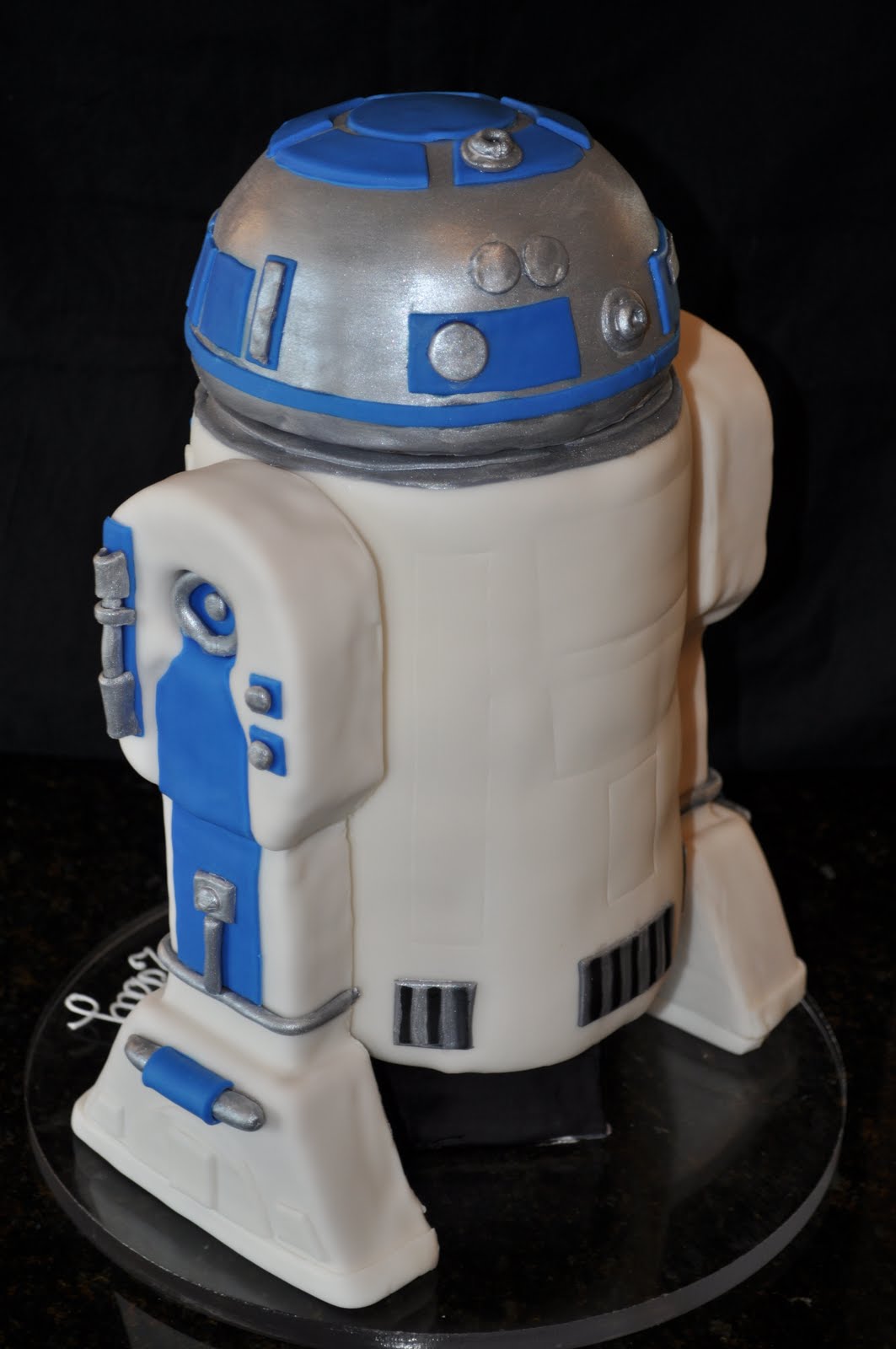 Gracie Cakes: R2D2