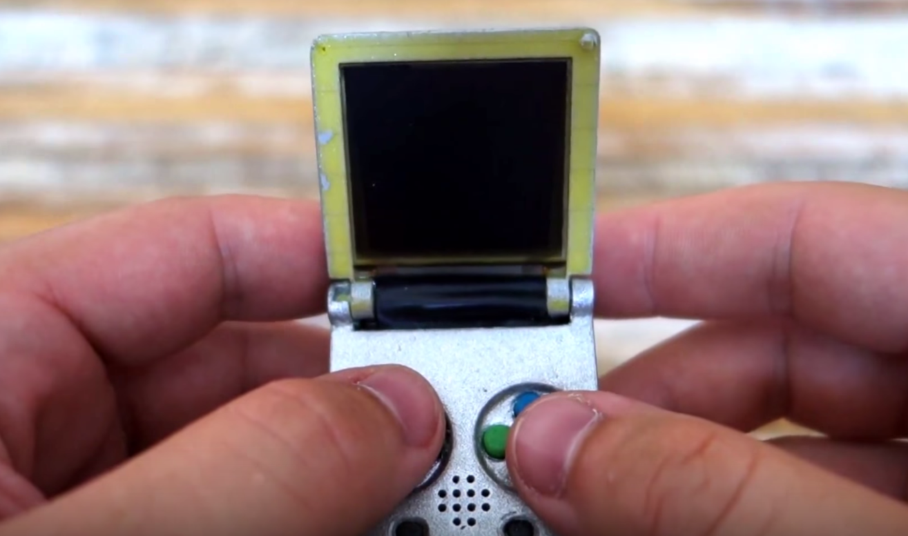 NEWS: This tiny Game Boy emulator fits on your keys | The Test Pit