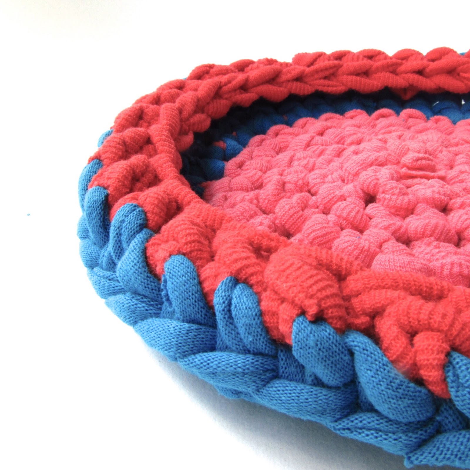 SweaterDoll - Allison Dey: Upcycling Tutorial: T-shirt Yarn Frisbee