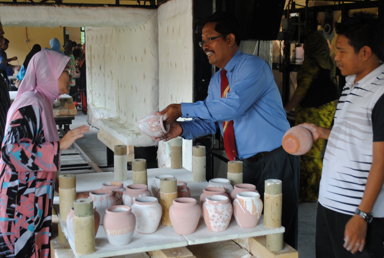 Kraftangan Malaysia Cawangan Perak: Kursus pembuatan Tembikar, Guru ...
