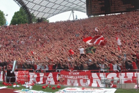 Schickeria München - Ultras Bayern Munich - BARRAS BRAVAS WORLD