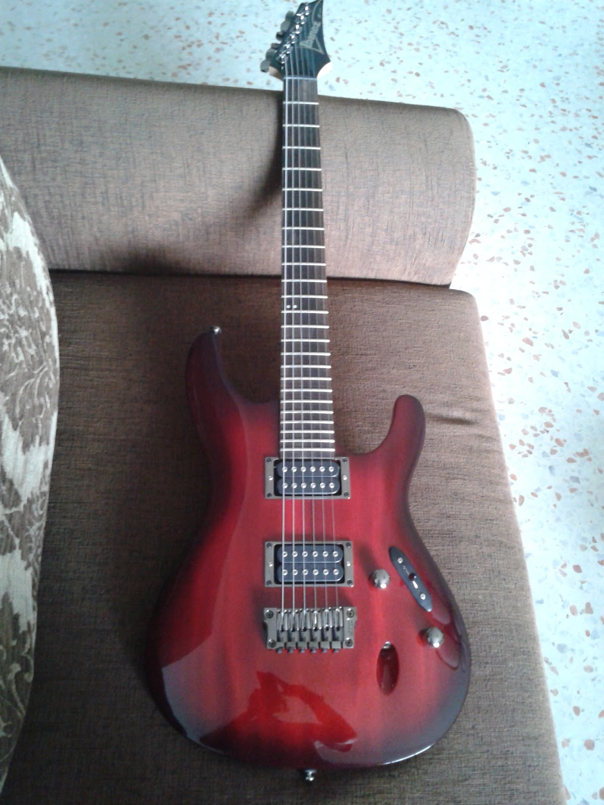 grin.guitar: Ibanez S421