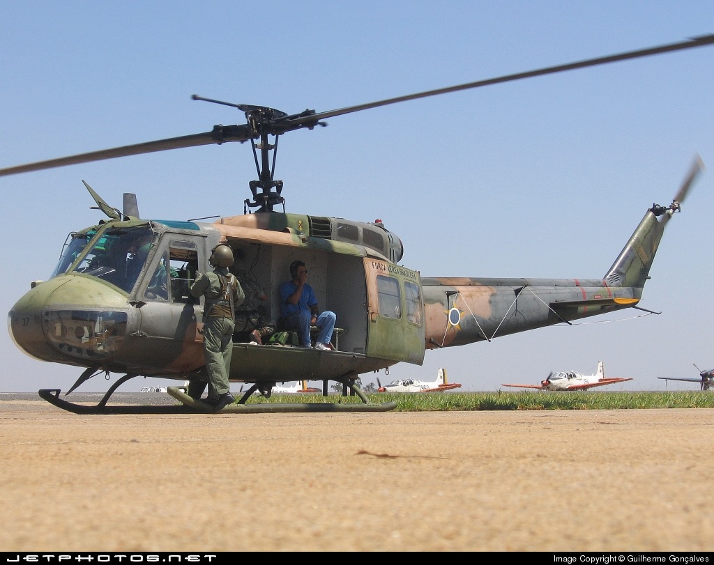 Cultura Aeronáutica: A longa carreira dos helicópteros UH-1 na Força ...