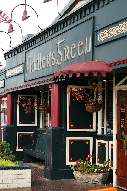 Sequins and Sea Breezes: Places to Eat in Orlando: Fiddler's Green