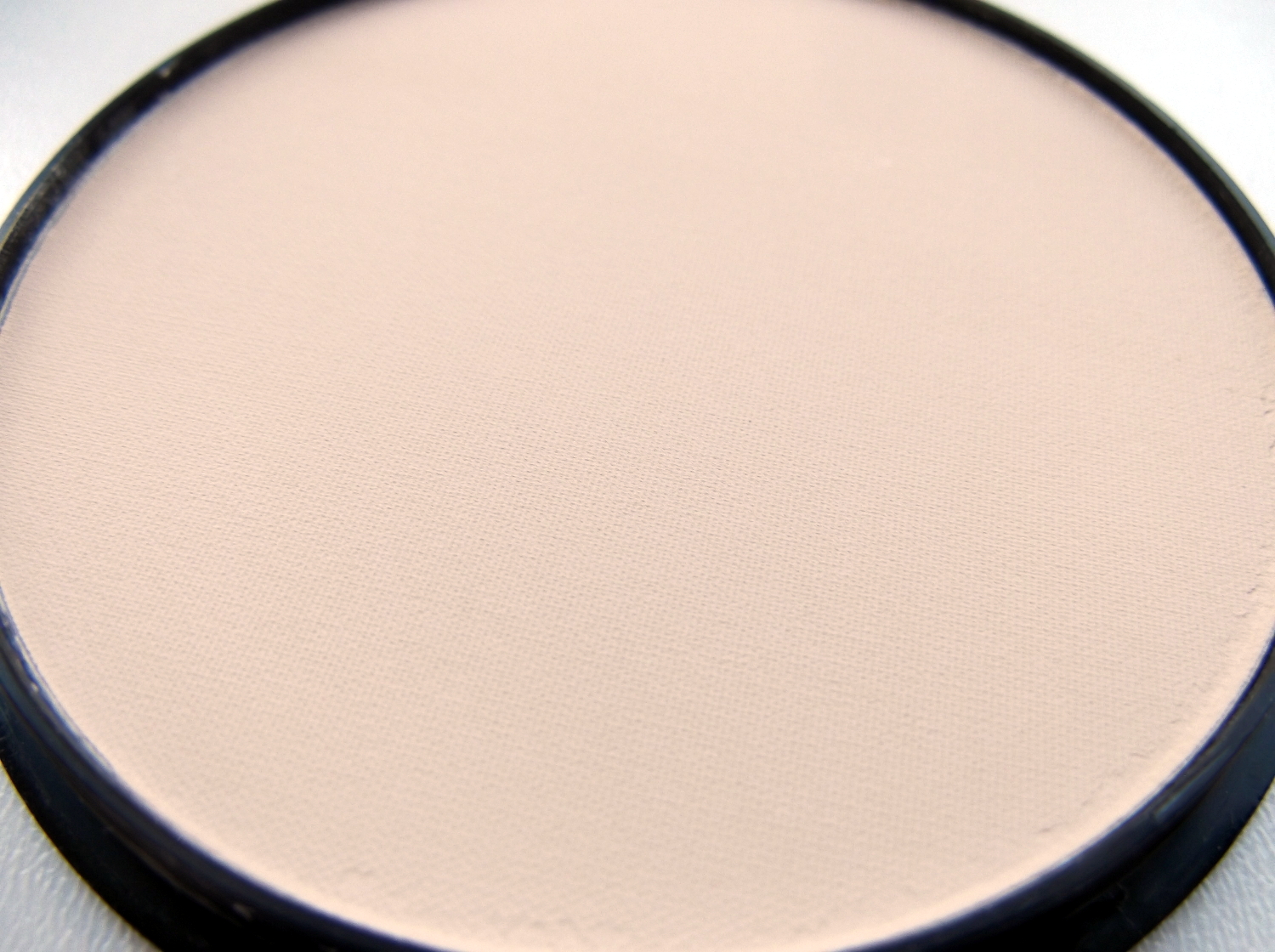 MAYBELLINE NEW YORK New Matte Maker Mattifying Powder.Review Swatches ...