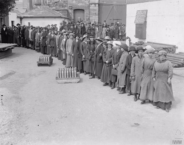 30 Incredible Photos of the Canary Girls, Female Munition Workers in ...