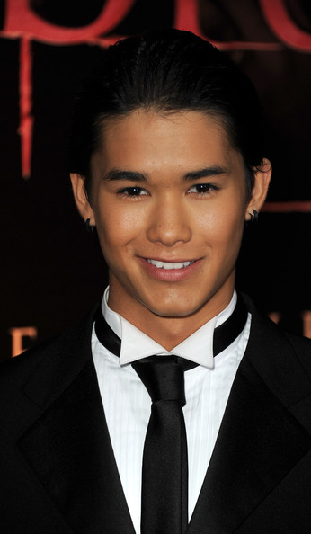 Para Nossa Alegria: Nils Allen Stewart Jr - (Booboo Stewart)