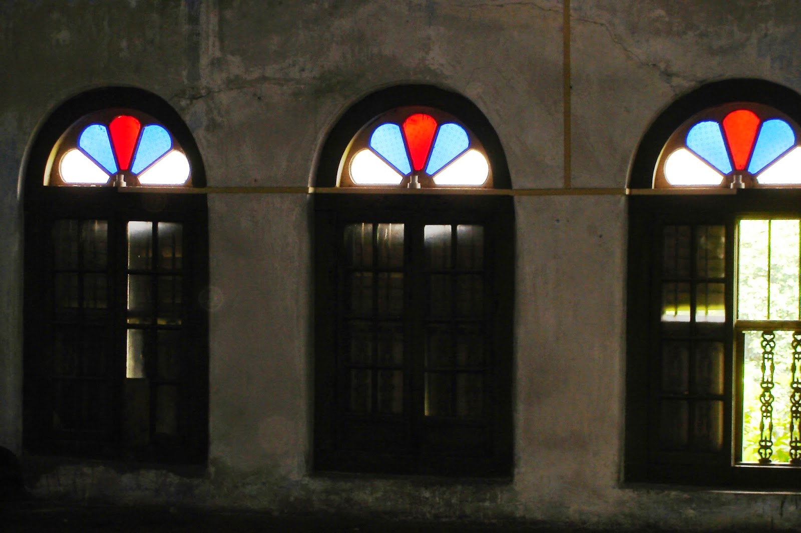 Bits & Pieces... Where Memories Gather: Old windows