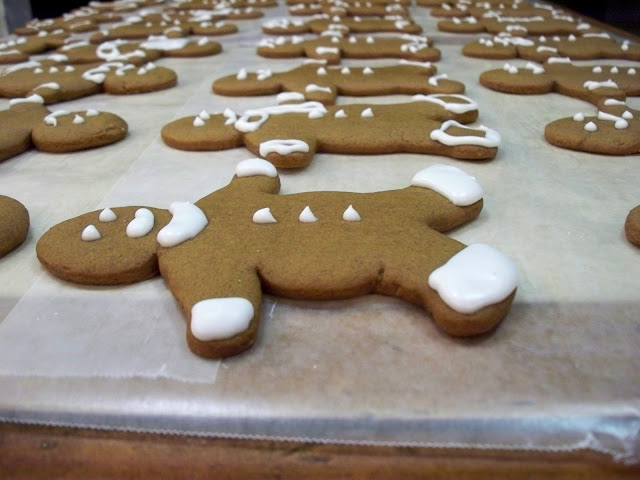 The Taming of the Roux: 25 Days of Cookies: Gingerbread Men